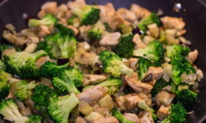 Delicious 700 Calorie Meals [Dietitian Approved] - The Geriatric Dietitian